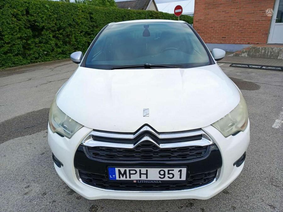 Balts Citroen DS4 2011 Plungė, ar dzinēja tilpumu 1.60 L un nobraukumu 308 tūkst. km par 2800 €, foto 3 vietnē AUTOMOTO.COM.LV