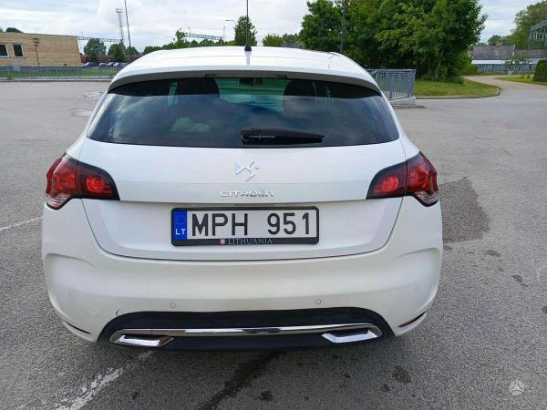 Balts Citroen DS4 2011 Plungė, ar dzinēja tilpumu 1.60 L un nobraukumu 308 tūkst. km par 2800 €, foto 3 vietnē AUTOMOTO.COM.LV