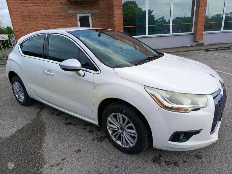 Balts Citroen DS4 2011 Plungė, ar dzinēja tilpumu 1.60 L un nobraukumu 308 tūkst. km par 2800 €, foto 5 vietnē AUTOMOTO.COM.LV