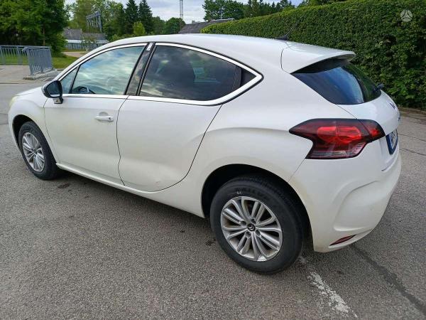 Balts Citroen DS4 2011 Plungė, ar dzinēja tilpumu 1.60 L un nobraukumu 308 tūkst. km par 2800 €, foto 5 vietnē AUTOMOTO.COM.LV