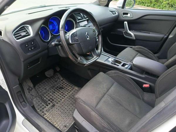 Balts Citroen DS4 2011 Plungė, ar dzinēja tilpumu 1.60 L un nobraukumu 308 tūkst. km par 2800 €, foto 7 vietnē AUTOMOTO.COM.LV