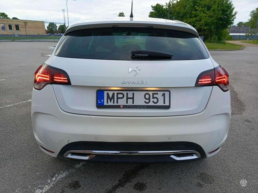 Balts Citroen DS4 2011 Plungė, ar dzinēja tilpumu 1.60 L un nobraukumu 308 tūkst. km par 2800 €, foto 13 vietnē AUTOMOTO.COM.LV