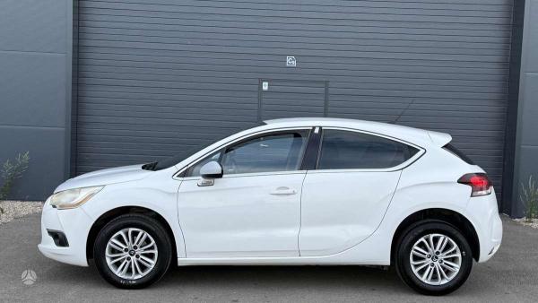 White Citroen DS4 2011 in Vilnius, with an engine capacity of 1.56 L and mileage of 301 thousand km for 3250 €, photo 2 on AUTOMOTO.COM.LV