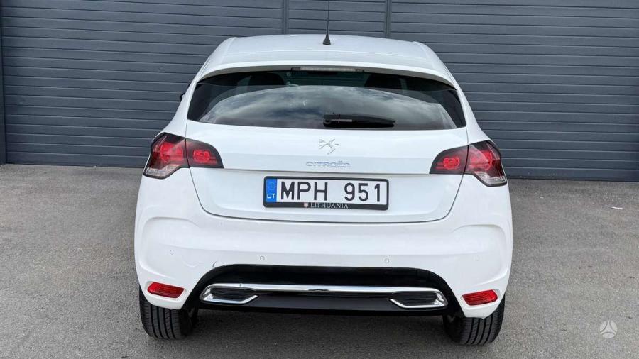Balts Citroen DS4 2011 Viļņa, ar dzinēja tilpumu 1.56 L un nobraukumu 301 tūkst. km par 3250 €, foto 5 vietnē AUTOMOTO.COM.LV
