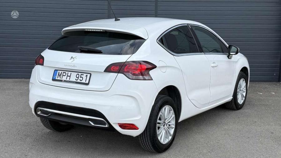 Balts Citroen DS4 2011 Viļņa, ar dzinēja tilpumu 1.56 L un nobraukumu 301 tūkst. km par 3250 €, foto 6 vietnē AUTOMOTO.COM.LV