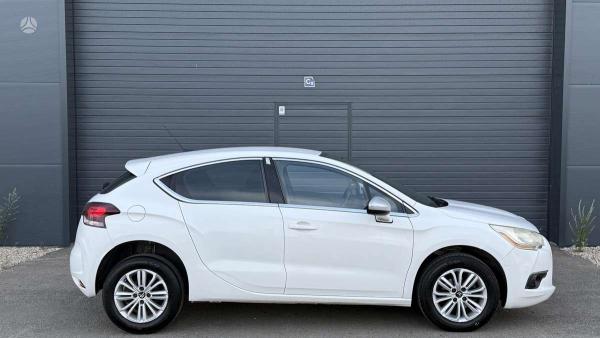 White Citroen DS4 2011 in Vilnius, with an engine capacity of 1.56 L and mileage of 301 thousand km for 3250 €, photo 6 on AUTOMOTO.COM.LV