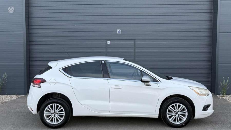 Balts Citroen DS4 2011 Viļņa, ar dzinēja tilpumu 1.56 L un nobraukumu 301 tūkst. km par 3250 €, foto 7 vietnē AUTOMOTO.COM.LV