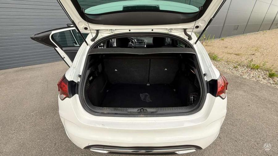 Balts Citroen DS4 2011 Viļņa, ar dzinēja tilpumu 1.56 L un nobraukumu 301 tūkst. km par 3250 €, foto 10 vietnē AUTOMOTO.COM.LV