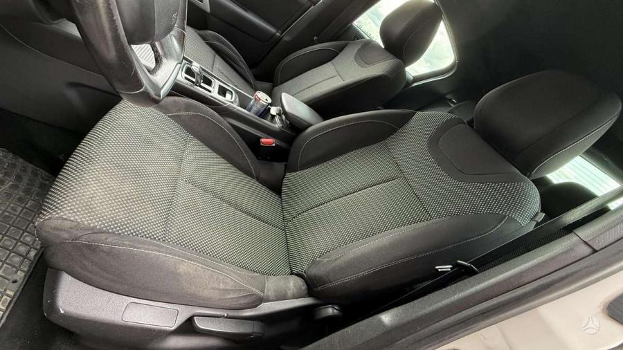 Balts Citroen DS4 2011 Viļņa, ar dzinēja tilpumu 1.56 L un nobraukumu 301 tūkst. km par 3250 €, foto 13 vietnē AUTOMOTO.COM.LV