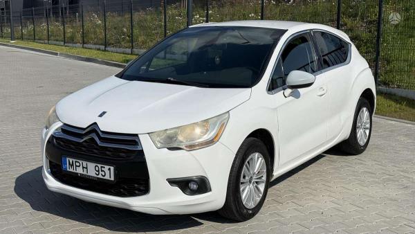White Citroen DS4 2011 in Vilnius, with an engine capacity of 1.56 L and mileage of 301 thousand km for 4250 €, photo 8 on AUTOMOTO.COM.LV
