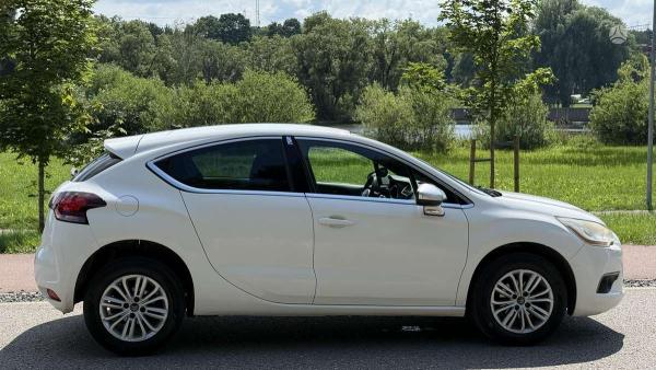 White Citroen DS4 2011 in Vilnius, with an engine capacity of 1.56 L and mileage of 301 thousand km for 3499 €, photo 6 on AUTOMOTO.COM.LV