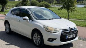 White Citroen DS4 2011 in Vilnius, with an engine capacity of 1.56 L and mileage of 301 thousand km for 3499 €, photo 8 on AUTOMOTO.COM.LV
