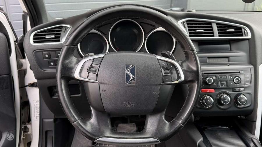 White Citroen DS4 2011 in Vilnius, with an engine capacity of 1.56 L and mileage of 301 thousand km for 3499 €, photo 12 on AUTOMOTO.COM.LV