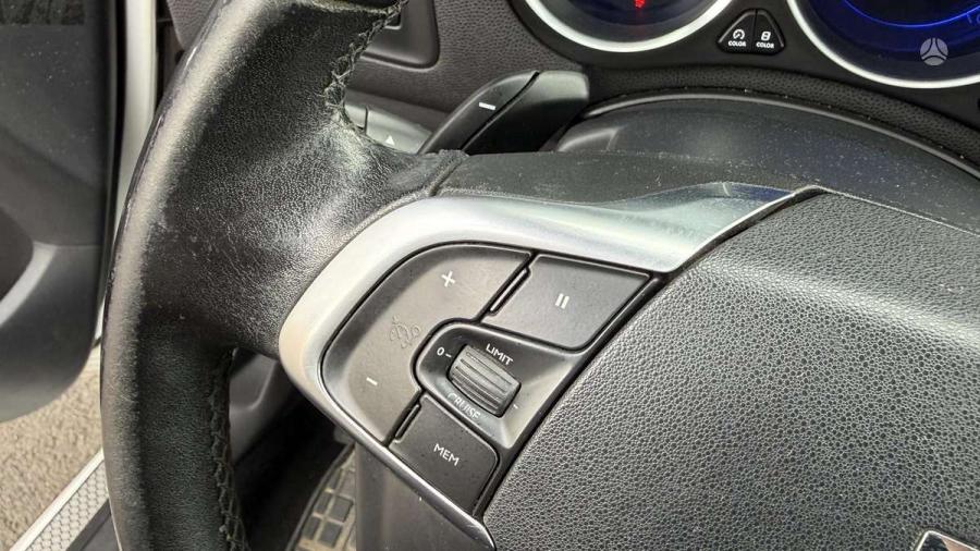 White Citroen DS4 2011 in Vilnius, with an engine capacity of 1.56 L and mileage of 301 thousand km for 3499 €, photo 17 on AUTOMOTO.COM.LV