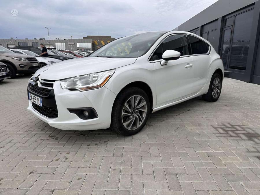 White Citroen DS4 2011 in Taurage, with an engine capacity of 1.56 L and mileage of 235 thousand km for 3300 €, photo 1 on AUTOMOTO.COM.LV