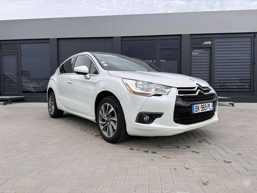 White Citroen DS4 2011 in Taurage, with an engine capacity of 1.56 L and mileage of 235 thousand km for 3300 €, photo 4 on AUTOMOTO.COM.LV