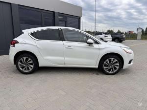 White Citroen DS4 2011 in Taurage, with an engine capacity of 1.56 L and mileage of 235 thousand km for 3300 €, photo 5 on AUTOMOTO.COM.LV