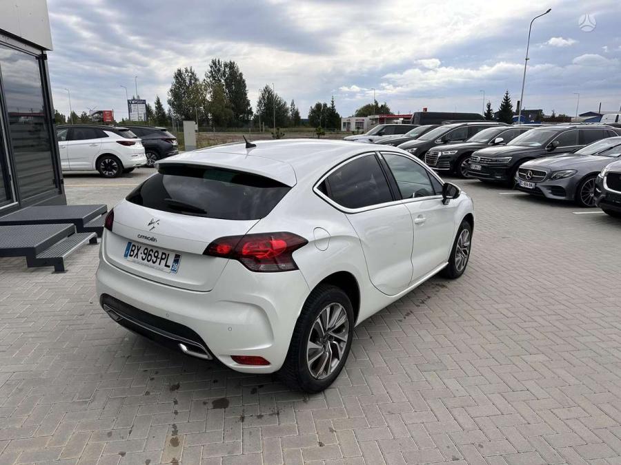 White Citroen DS4 2011 in Taurage, with an engine capacity of 1.56 L and mileage of 235 thousand km for 3300 €, photo 6 on AUTOMOTO.COM.LV
