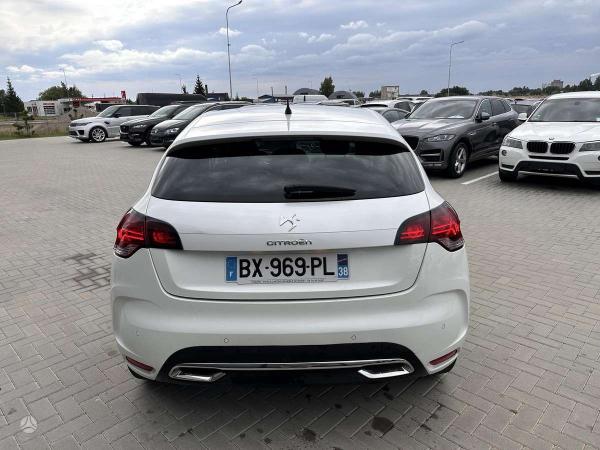 White Citroen DS4 2011 in Taurage, with an engine capacity of 1.56 L and mileage of 235 thousand km for 3300 €, photo 7 on AUTOMOTO.COM.LV