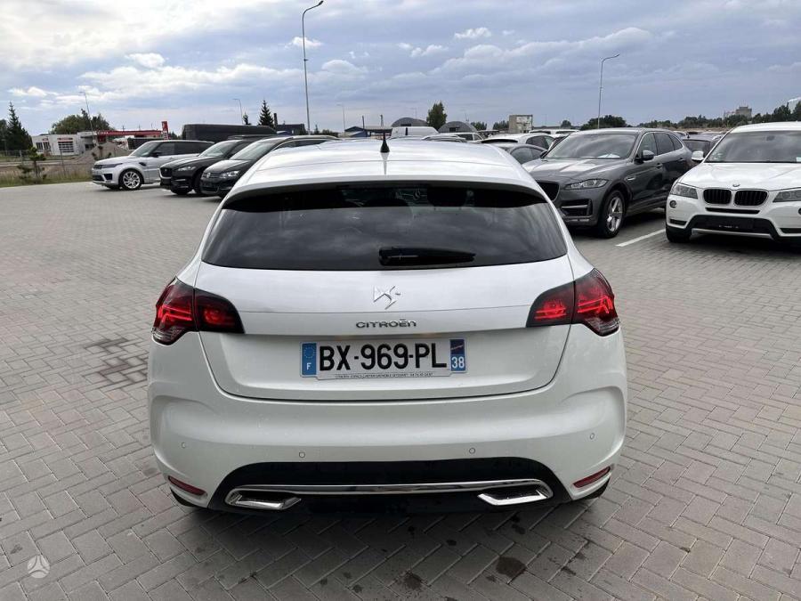 White Citroen DS4 2011 in Taurage, with an engine capacity of 1.56 L and mileage of 235 thousand km for 3300 €, photo 7 on AUTOMOTO.COM.LV