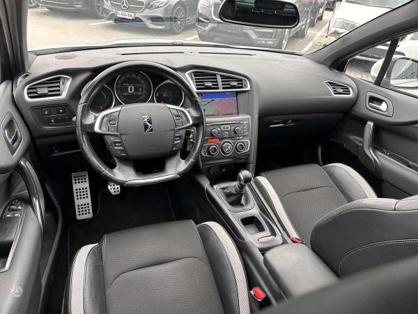 White Citroen DS4 2011 in Taurage, with an engine capacity of 1.56 L and mileage of 235 thousand km for 3300 €, photo 11 on AUTOMOTO.COM.LV