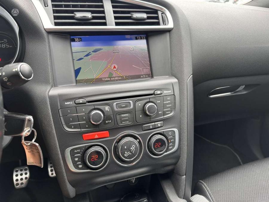 White Citroen DS4 2011 in Taurage, with an engine capacity of 1.56 L and mileage of 235 thousand km for 3300 €, photo 13 on AUTOMOTO.COM.LV