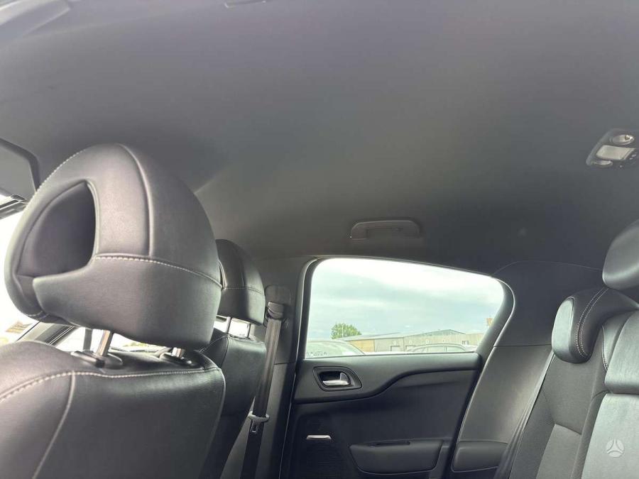White Citroen DS4 2011 in Taurage, with an engine capacity of 1.56 L and mileage of 235 thousand km for 3300 €, photo 15 on AUTOMOTO.COM.LV