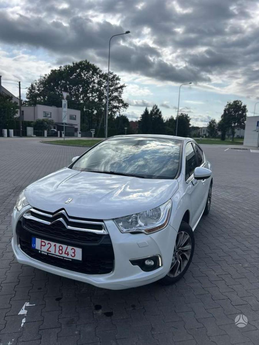 White Citroen DS4 2012 in Kaunas, with an engine capacity of 2.00 L and mileage of 291 thousand km for 4150 €, photo 5 on AUTOMOTO.COM.LV