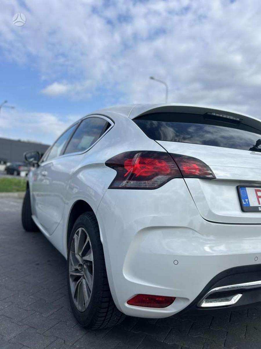 White Citroen DS4 2012 in Kaunas, with an engine capacity of 2.00 L and mileage of 291 thousand km for 4150 €, photo 7 on AUTOMOTO.COM.LV