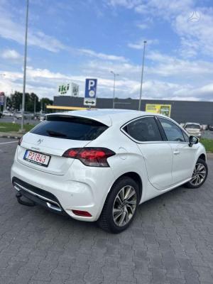 White Citroen DS4 2012 in Kaunas, with an engine capacity of 2.00 L and mileage of 291 thousand km for 4150 €, photo 8 on AUTOMOTO.COM.LV