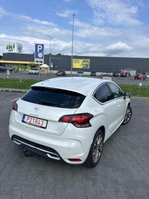 White Citroen DS4 2012 in Kaunas, with an engine capacity of 2.00 L and mileage of 291 thousand km for 4150 €, photo 9 on AUTOMOTO.COM.LV