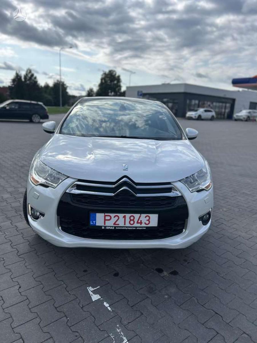 White Citroen DS4 2012 in Kaunas, with an engine capacity of 2.00 L and mileage of 291 thousand km for 4150 €, photo 15 on AUTOMOTO.COM.LV