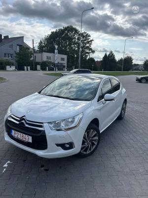 White Citroen DS4 2012 in Kaunas, with an engine capacity of 2.00 L and mileage of 291 thousand km for 4150 €, photo 16 on AUTOMOTO.COM.LV