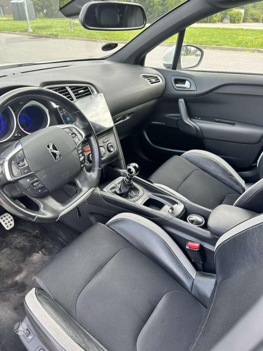 White Citroen DS4 2012 in Kaunas, with an engine capacity of 2.00 L and mileage of 291 thousand km for 4150 €, photo 22 on AUTOMOTO.COM.LV