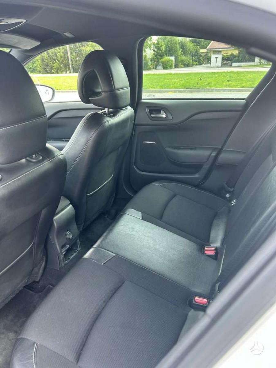 White Citroen DS4 2012 in Kaunas, with an engine capacity of 2.00 L and mileage of 291 thousand km for 4150 €, photo 26 on AUTOMOTO.COM.LV