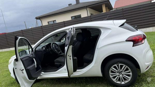 Balts Citroen DS4 2012 Viļņa, ar dzinēja tilpumu 1.56 L un nobraukumu 301 tūkst. km par 3250 €, foto 6 vietnē AUTOMOTO.COM.LV