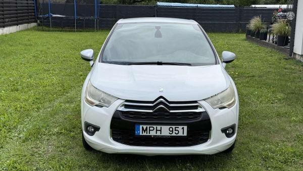 White Citroen DS4 2012 in Vilnius, with an engine capacity of 1.56 L and mileage of 300 thousand km for 3250 €, photo 6 on AUTOMOTO.COM.LV