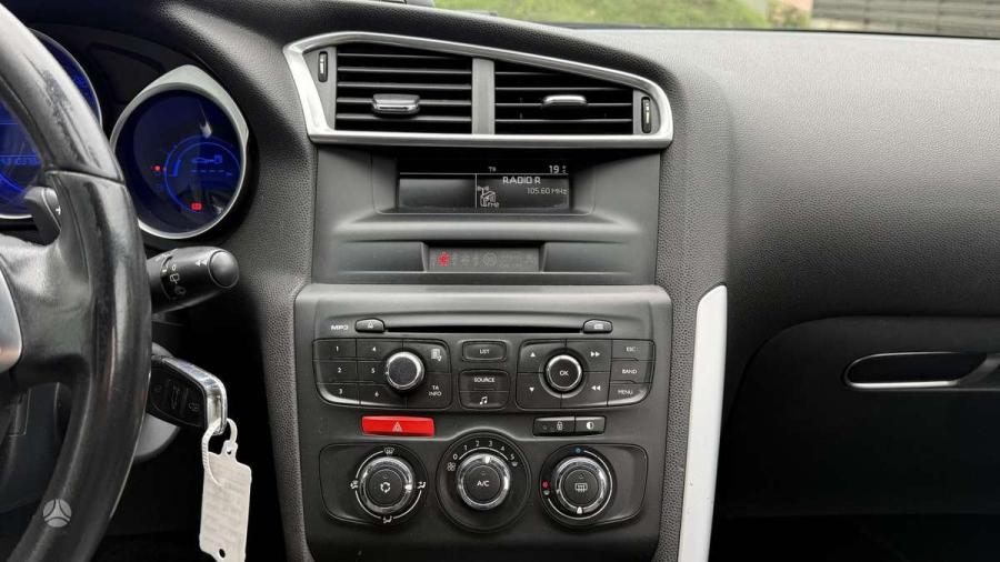 Balts Citroen DS4 2012 Viļņa, ar dzinēja tilpumu 1.56 L un nobraukumu 300 tūkst. km par 3250 €, foto 14 vietnē AUTOMOTO.COM.LV