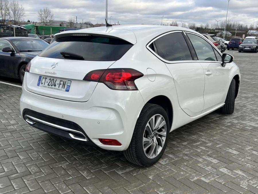 Balts Citroen DS4 2013 Tauragė, ar dzinēja tilpumu 1.56 L un nobraukumu 258 tūkst. km par 3400 €, foto 4 vietnē AUTOMOTO.COM.LV