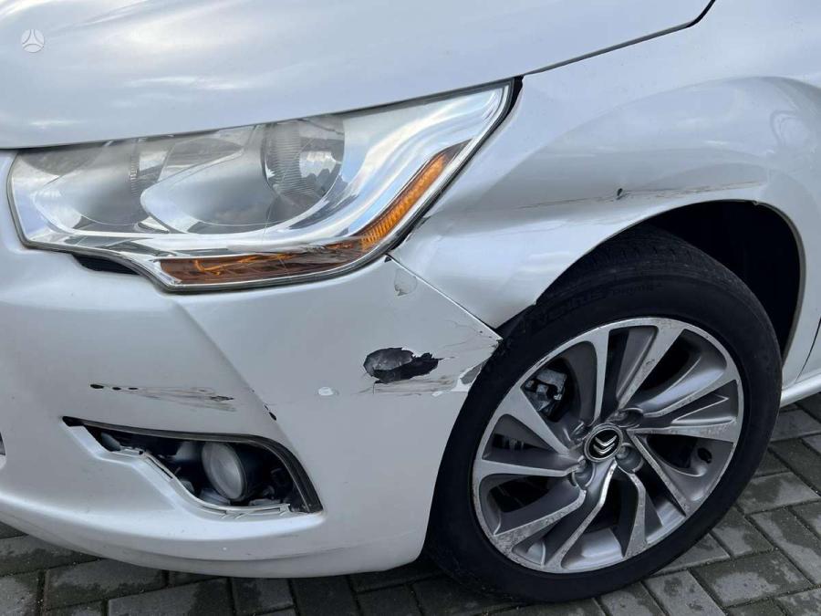 Balts Citroen DS4 2013 Tauragė, ar dzinēja tilpumu 1.56 L un nobraukumu 258 tūkst. km par 3400 €, foto 14 vietnē AUTOMOTO.COM.LV