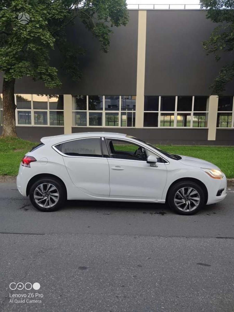 Balts Citroen DS4 2013 Viļņa, ar dzinēja tilpumu 1.60 L un nobraukumu 147 tūkst. km par 3200 €, foto 1 vietnē AUTOMOTO.COM.LV