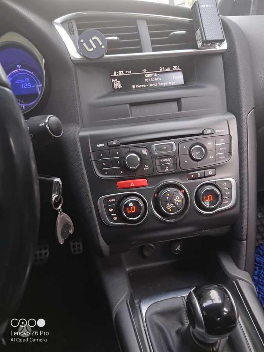 Balts Citroen DS4 2013 Viļņa, ar dzinēja tilpumu 1.60 L un nobraukumu 147 tūkst. km par 3200 €, foto 11 vietnē AUTOMOTO.COM.LV