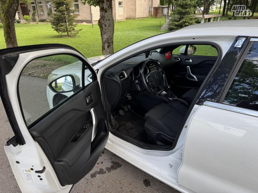 Balts Citroen DS4 2013 Tauragė, ar dzinēja tilpumu 1.60 L un nobraukumu 201 tūkst. km par 4200 €, foto 14 vietnē AUTOMOTO.COM.LV