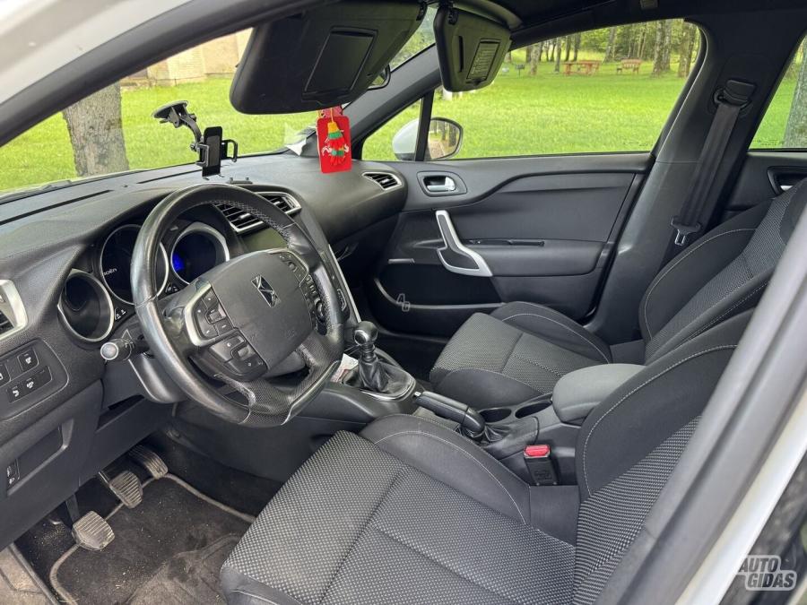 Balts Citroen DS4 2013 Tauragė, ar dzinēja tilpumu 1.60 L un nobraukumu 201 tūkst. km par 4200 €, foto 16 vietnē AUTOMOTO.COM.LV