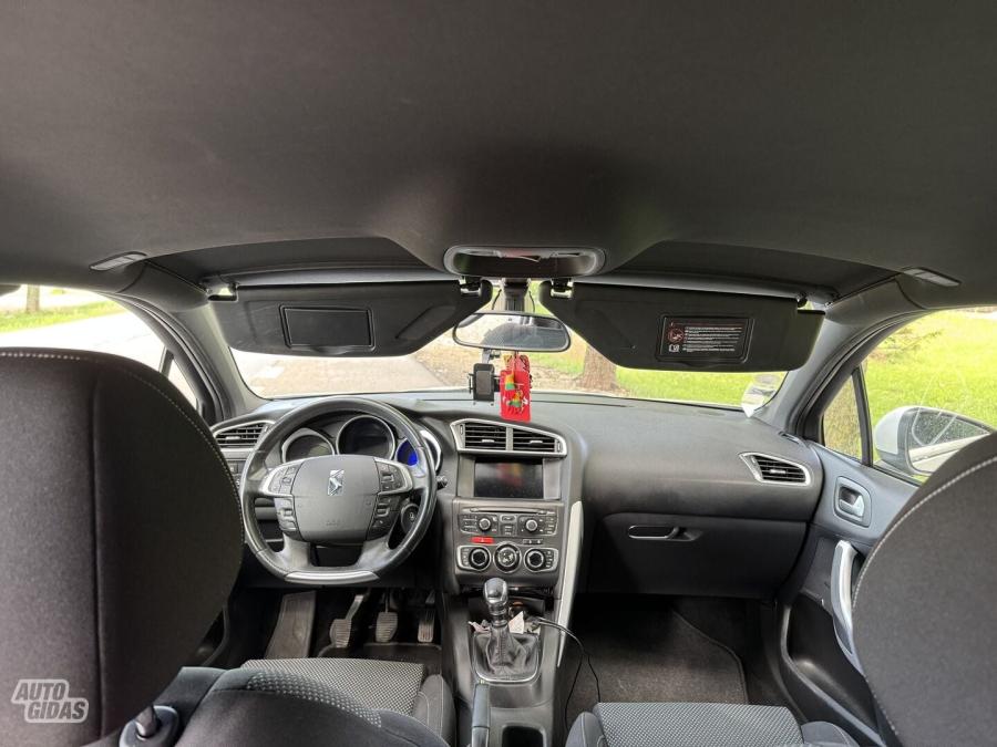 Balts Citroen DS4 2013 Tauragė, ar dzinēja tilpumu 1.60 L un nobraukumu 201 tūkst. km par 4200 €, foto 18 vietnē AUTOMOTO.COM.LV