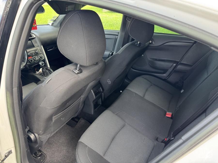 Balts Citroen DS4 2013 Tauragė, ar dzinēja tilpumu 1.60 L un nobraukumu 201 tūkst. km par 4200 €, foto 20 vietnē AUTOMOTO.COM.LV