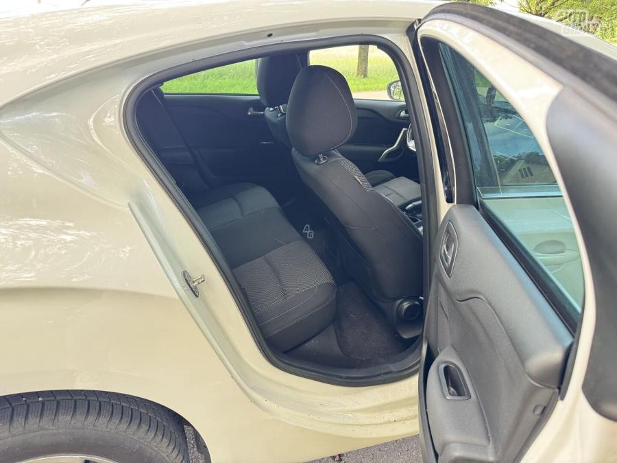 Balts Citroen DS4 2013 Tauragė, ar dzinēja tilpumu 1.60 L un nobraukumu 201 tūkst. km par 4200 €, foto 21 vietnē AUTOMOTO.COM.LV