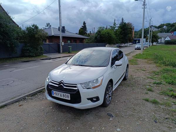 Balts Citroen DS4 2014 Kauņa, ar dzinēja tilpumu 1.60 L un nobraukumu 89 tūkst. km par 6999 €, foto 1 vietnē AUTOMOTO.COM.LV