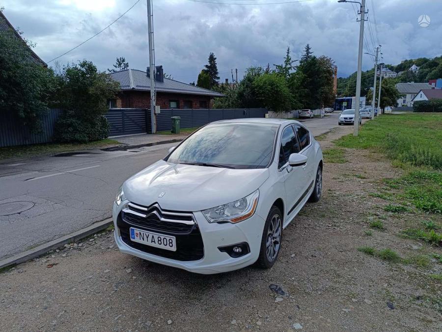 Balts Citroen DS4 2014 Kauņa, ar dzinēja tilpumu 1.60 L un nobraukumu 89 tūkst. km par 6999 €, foto 1 vietnē AUTOMOTO.COM.LV