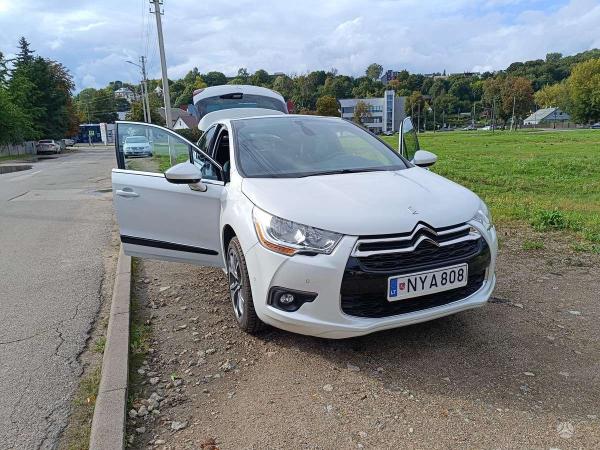 Balts Citroen DS4 2014 Kauņa, ar dzinēja tilpumu 1.60 L un nobraukumu 89 tūkst. km par 6999 €, foto 3 vietnē AUTOMOTO.COM.LV